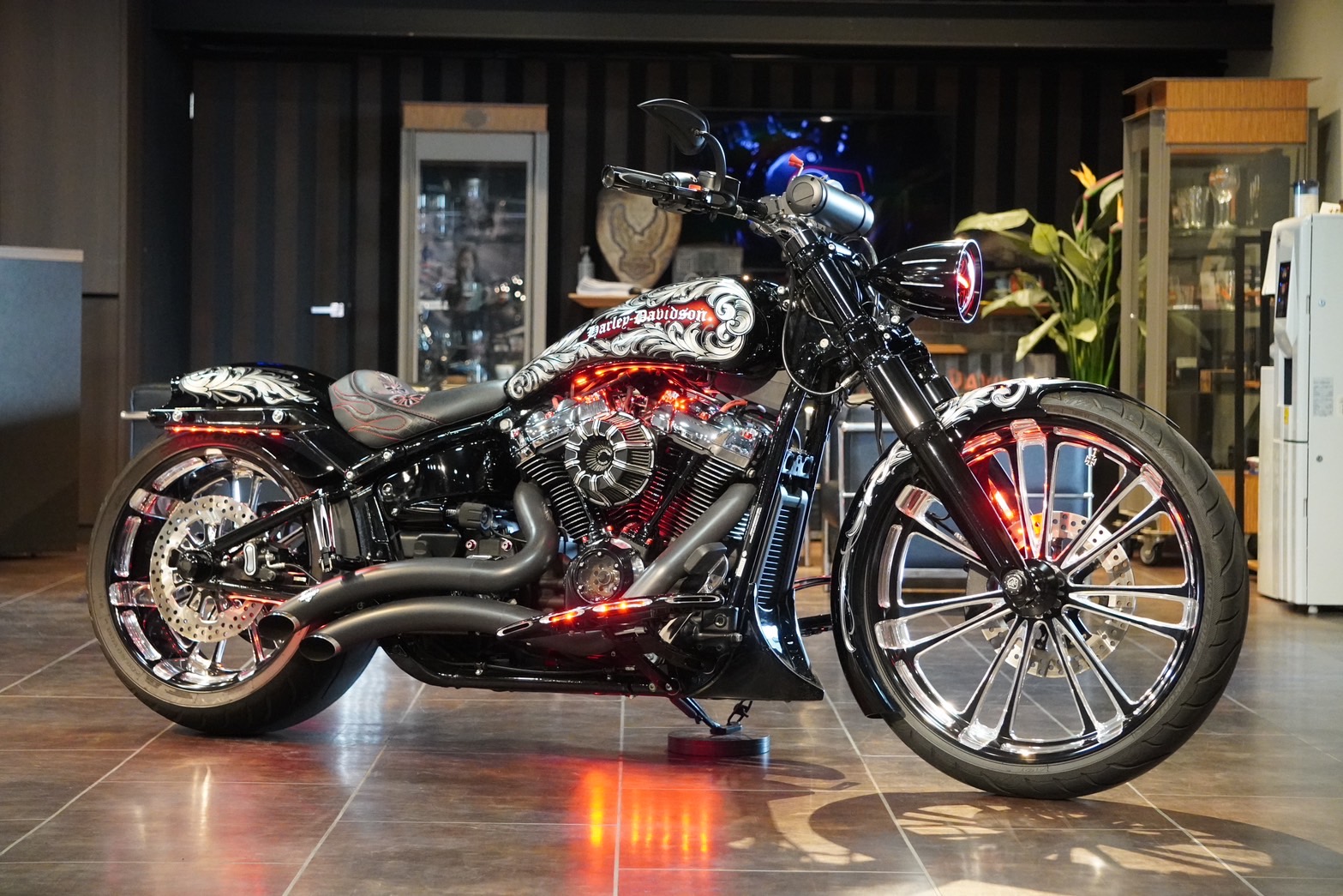 FXBRS HARD CUSTOM | ハーレーダビッドソン福井（福井県福井市）｜マルヤスモータース